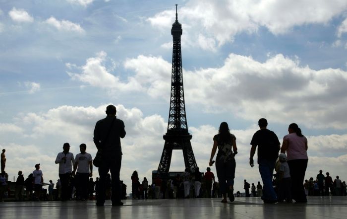 Eiffel Tower Closed As 'hundreds' Of Protesters Hurl Objects At French ...