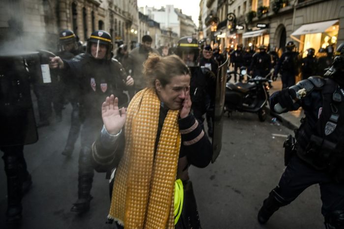 Woman's Death Casts Shadow Over France's 'yellow Vest' Protests - i24NEWS