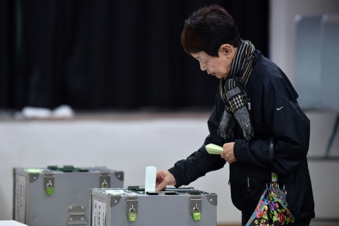 Abe Sweeps To Big Win In Japan Snap Election - i24NEWS