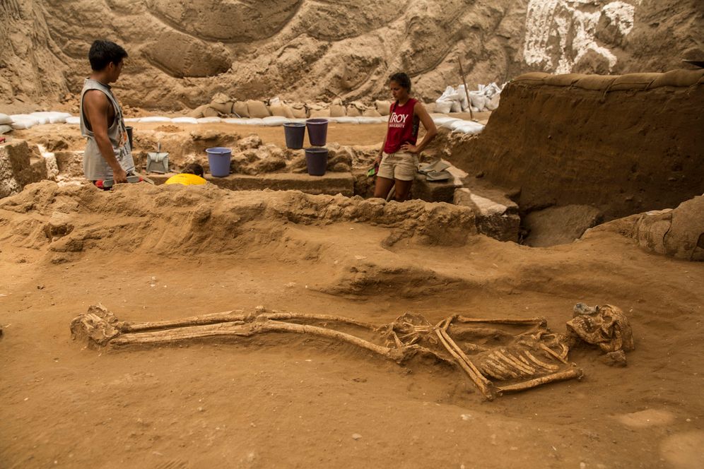Human Excavation Human Statue Discovered Inside Wall At Göbeklitepe