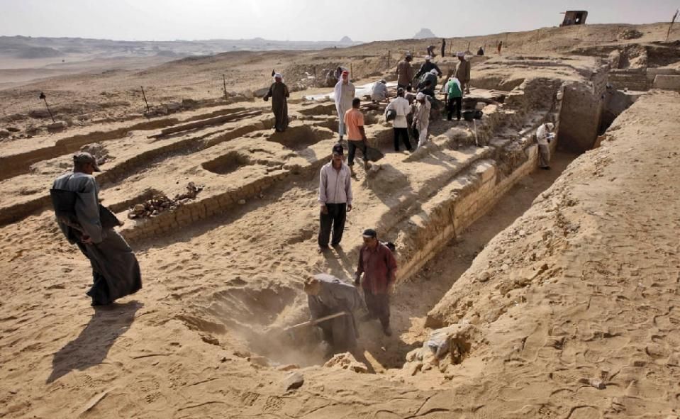 Ancient Egyptian Boat Discovered Near Pyramids - i24NEWS