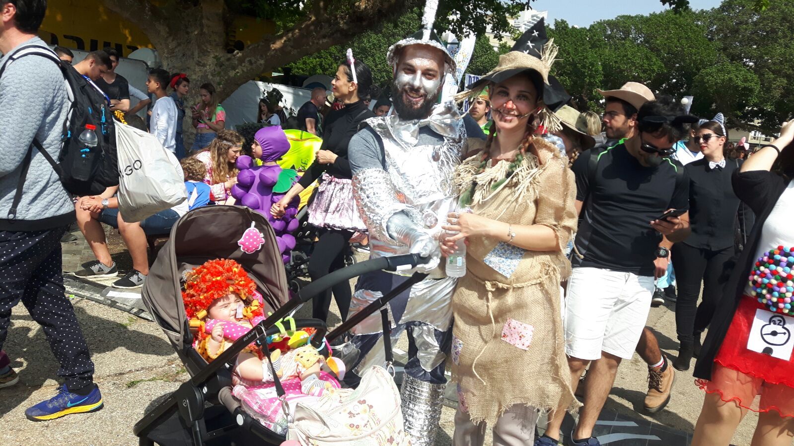 Déguisements Et Défilés Pour Célébrer La Fête Juive De Pourim - i24NEWS