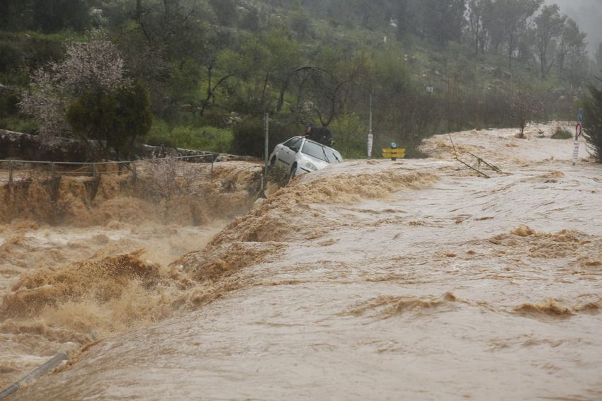 Dramatic Rescue As Vehicles Swept Away In Jerusalem Flash Flood - I24news