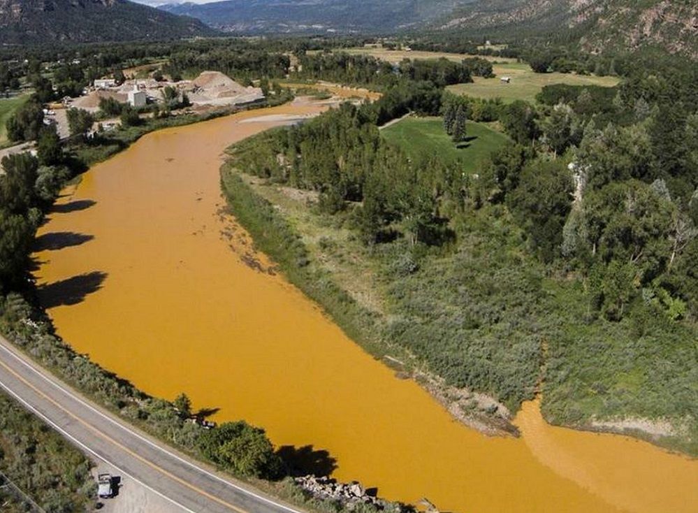 US Anti-pollution Workers Turn River Orange In Toxic Spill - i24NEWS