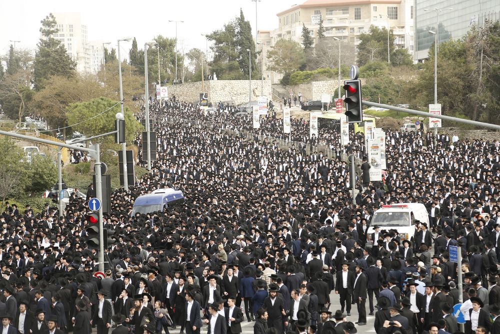 Tens Of Thousands Attend Jerusalem Funeral Of Hardline Ultra-Orthodox ...