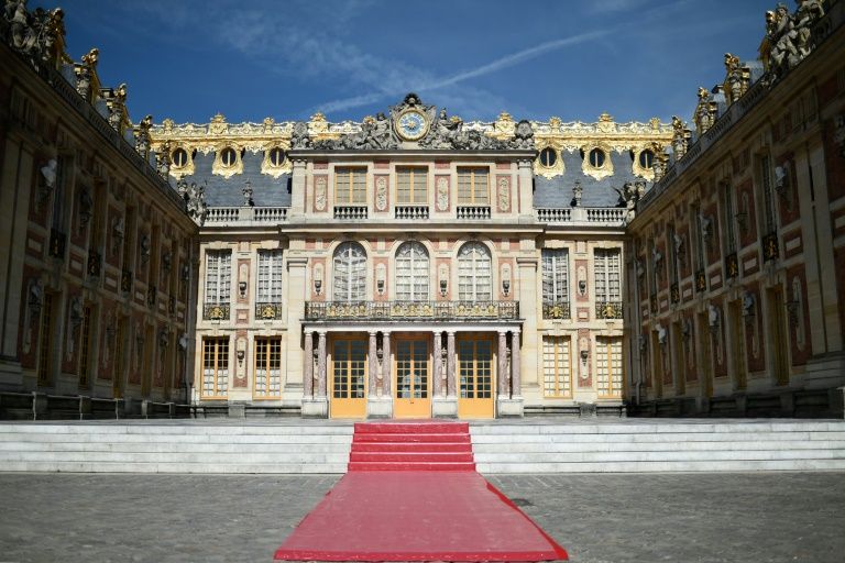 Macron "l'hyperprésident" À Versailles Pour Fixer Son Cap Devant Le ...