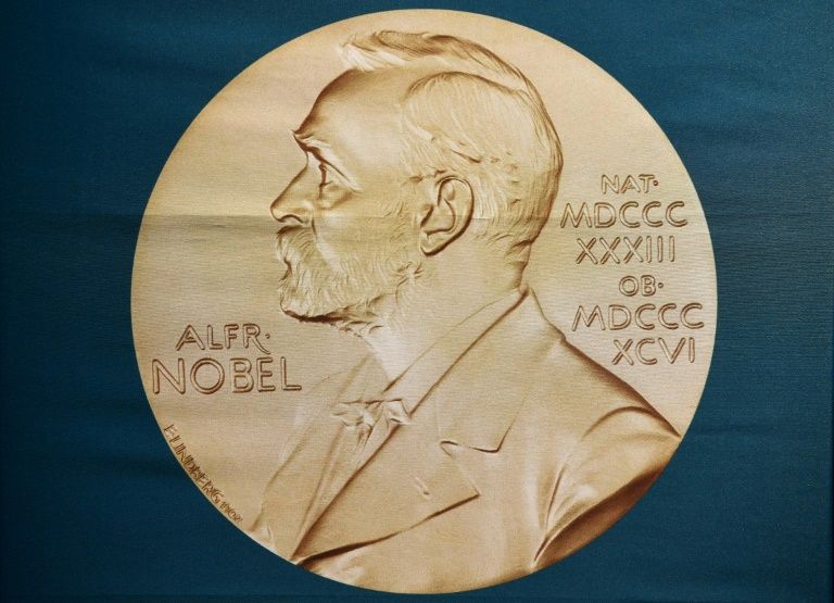 Le Nobel De Physique Au Canado-Américain James Peebles Et Aux Suisses ...