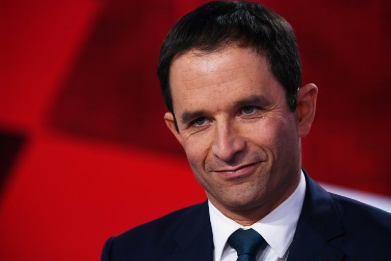 Hamon Présente Son Programme Entouré De Ses Soutiens, Sans Valls - i24NEWS