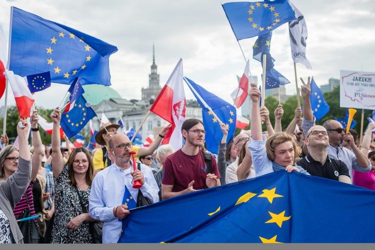 240,000 Poles In Landmark Pro-EU, Pro-democracy Protest - i24NEWS