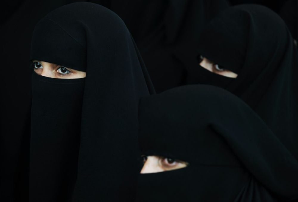 La Burqa Et Le Niqab Bannis Dans Les Lieux Publics Aux Pays-Bas - i24NEWS