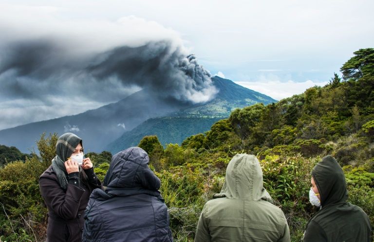 Costa Rica Volcano Eruption Chokes Towns In Smoke And Ash - i24NEWS