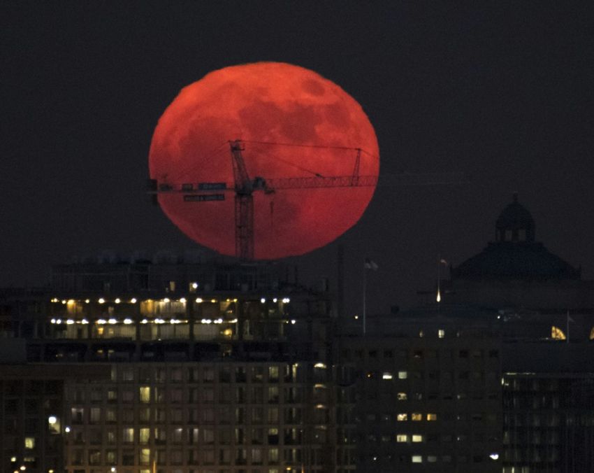 i24NEWS - There's a blood moon on the rise over the Middle East