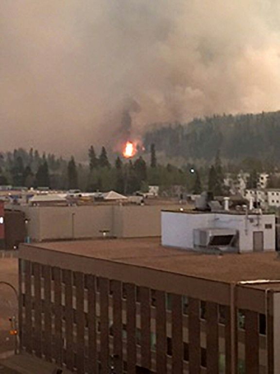 Canadian City Evacuated As Huge Blaze Engulfs Homes - I24NEWS