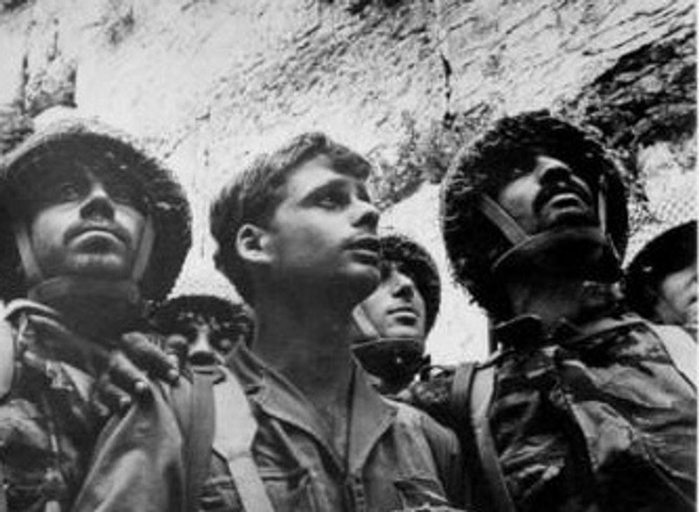 Iconic Israeli Photographer David Rubinger Dead At 92 - i24NEWS