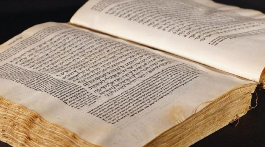 La Plus Ancienne Table Des Dix Commandements Vendue Aux Enchères - I24news