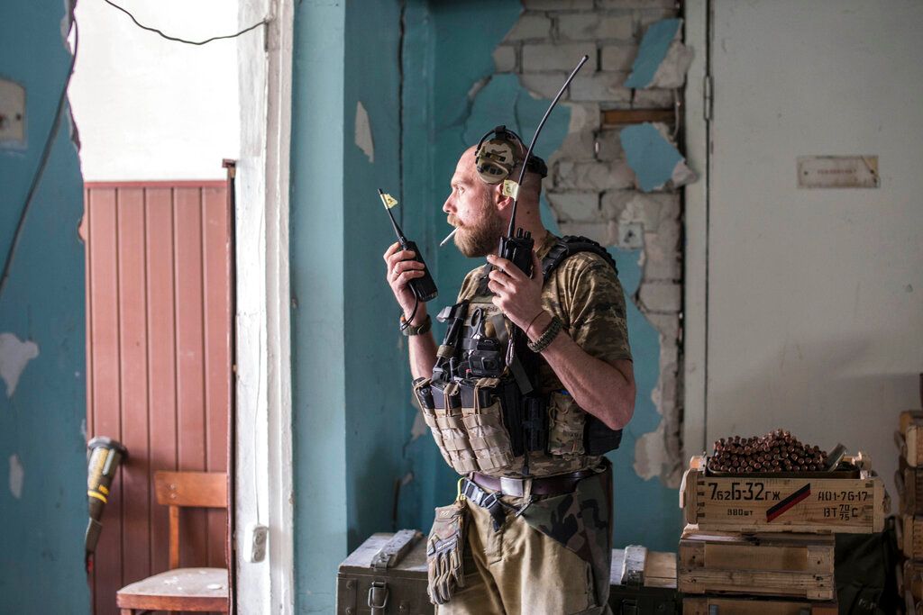 Ukraine Forces Retreat From Key Battleground City - i24NEWS