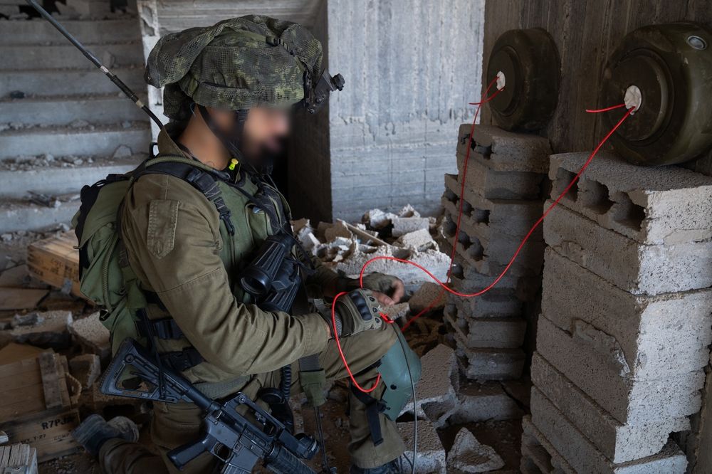 IDF Uncovers And Demolishes Hamas Weapons Site In Central Gaza - i24NEWS