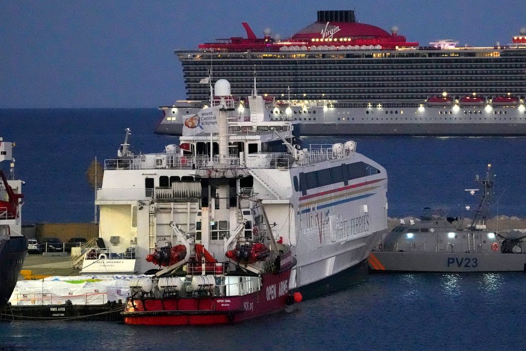 Un Premier Navire Transportant 200 Tonnes D'aide Humanitaire Est Parti ...