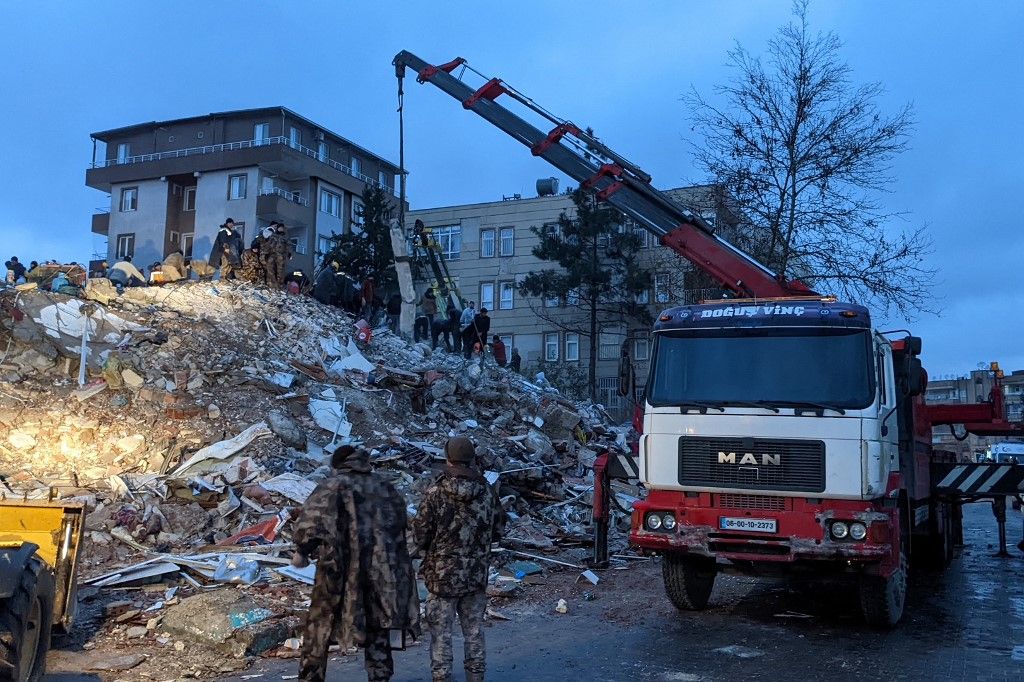 LIVEBLOG: Rescue Efforts Still Underway In Turkey, Syria Following ...