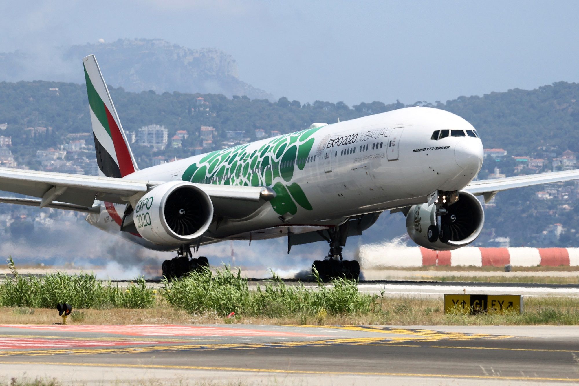 Emirates Delays Tel Aviv Launch Over Omicron Restrictions - i24NEWS