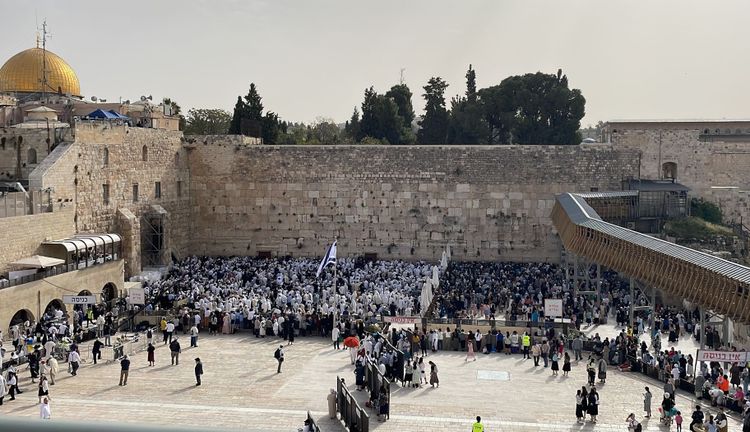 Jérusalem : Des Juifs Sur Le Mont Du Temple Pendant Les Prières Du ...