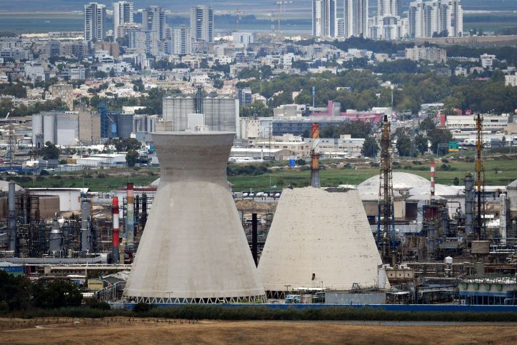 Israel's Cabinet Votes To Shut Down Haifa Bay’s Oil Refineries - i24NEWS