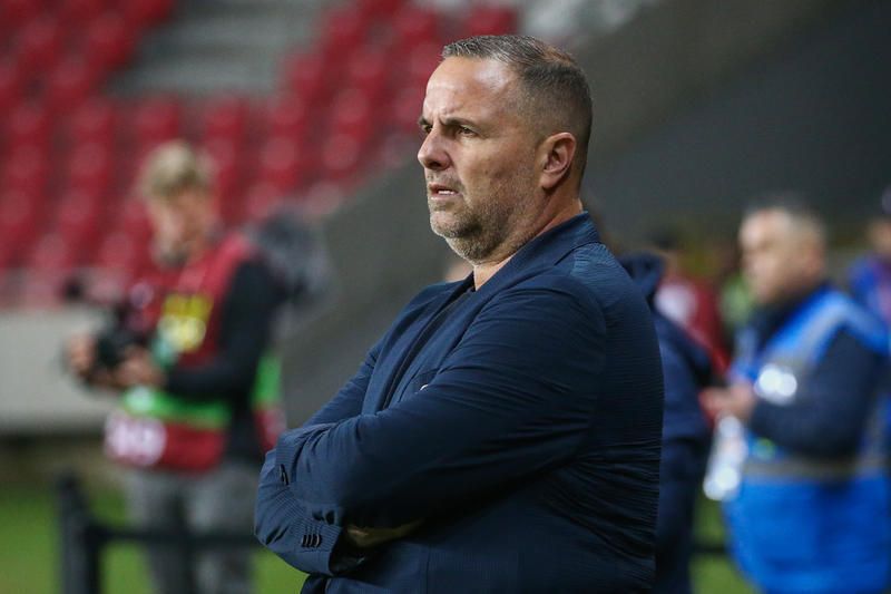 Le Sélectionneur De L'équipe Israélienne De Football, Ran Ben Shimon ...