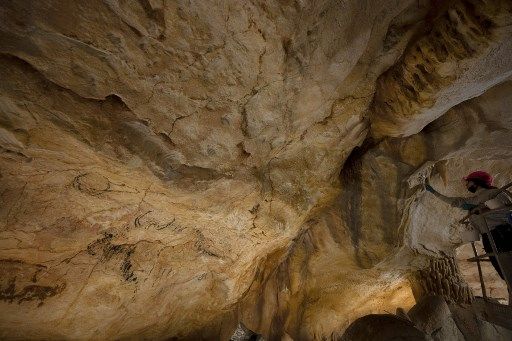 France: La Découverte D'une Dent Dans La Grotte De Mandrin Révèle La ...