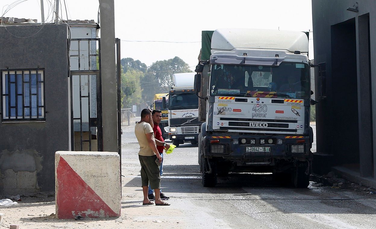 Israel Allows 10 Trucks Carrying Tires, Engines Into Gaza Strip - i24NEWS