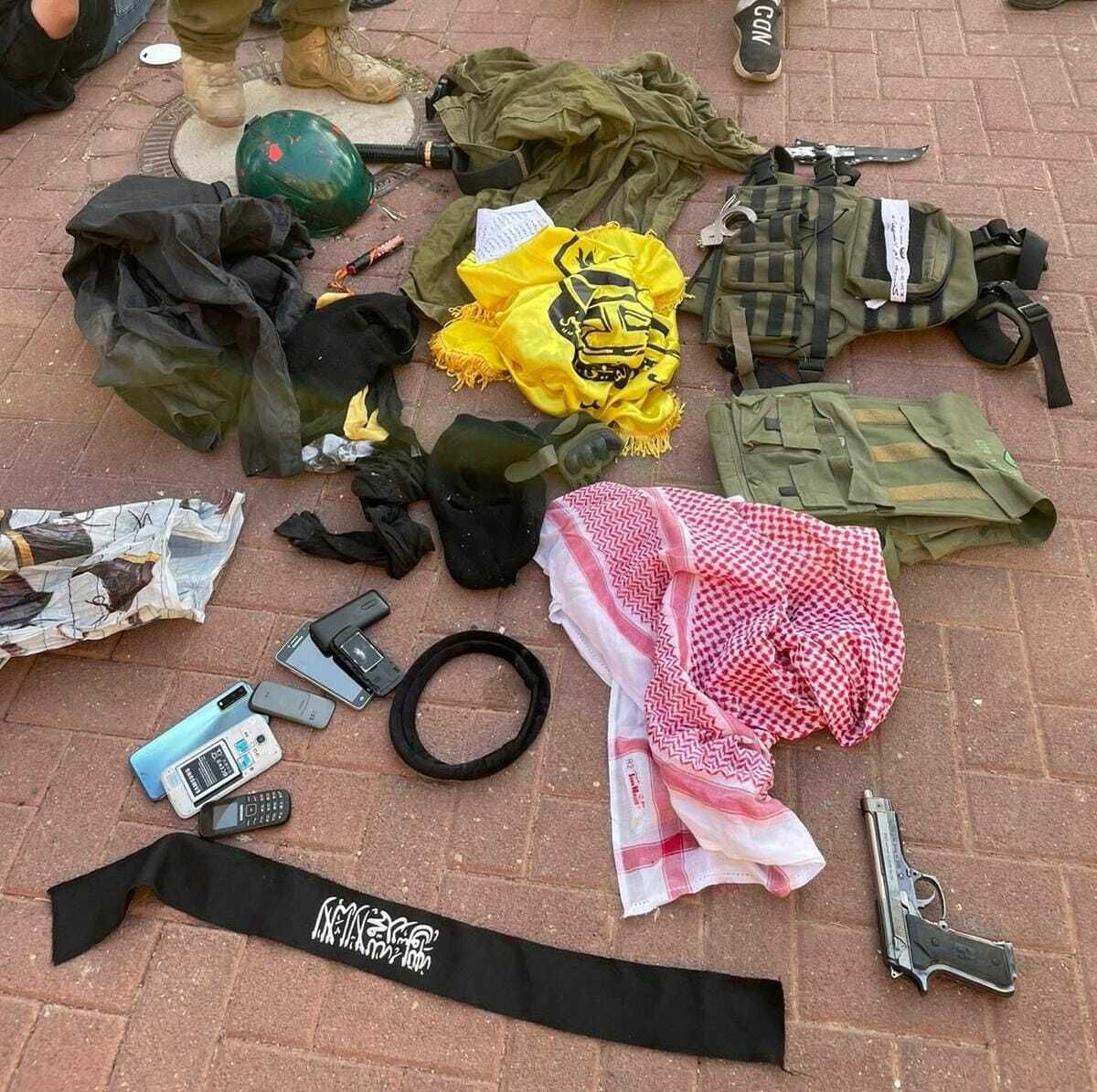 Security Forces Confiscate Stolen Israeli License Plates And Uniforms ...