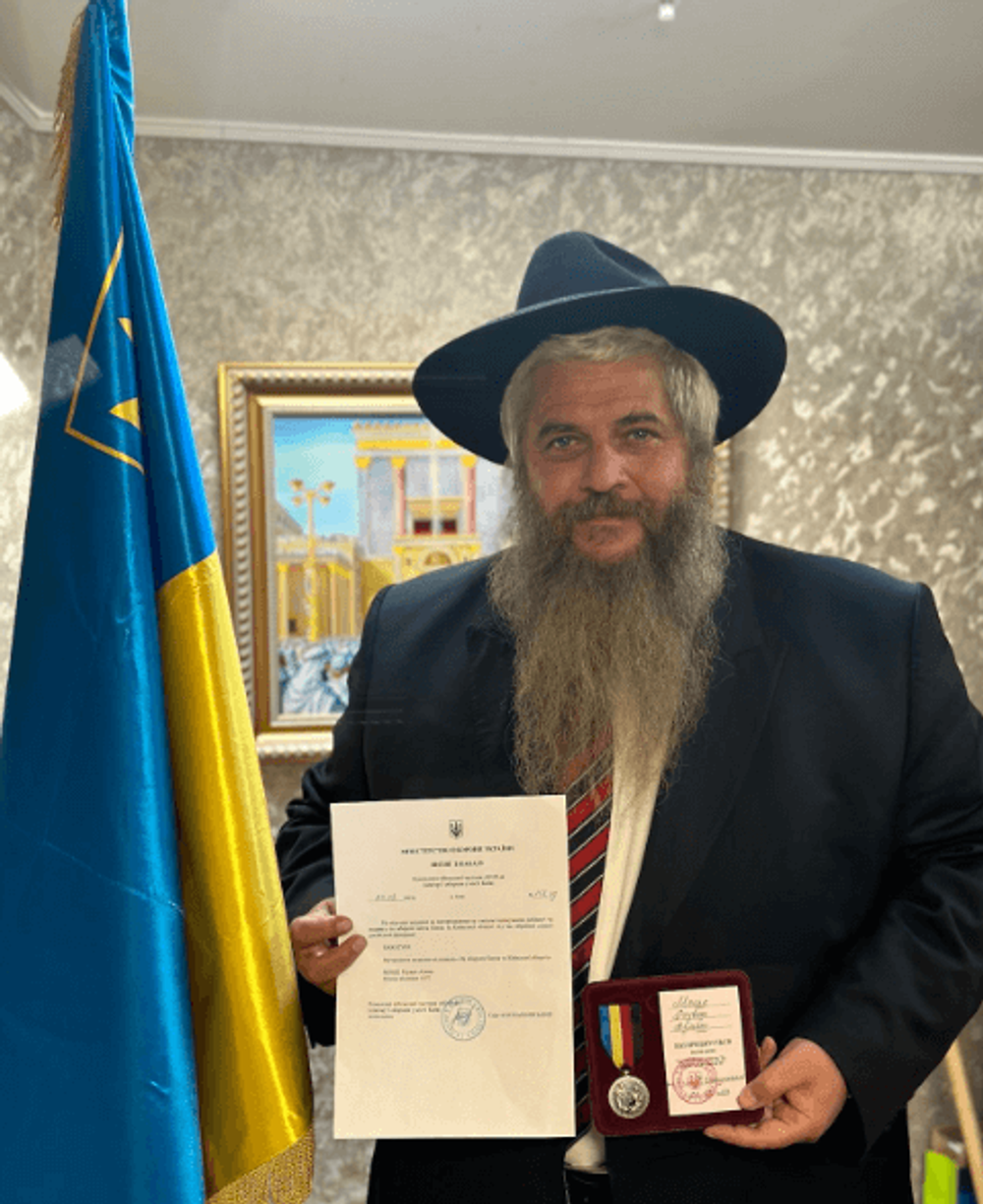 Ukraine Recognizes Chief Rabbi For 'acts Of Heroism In Defending Kyiv ...