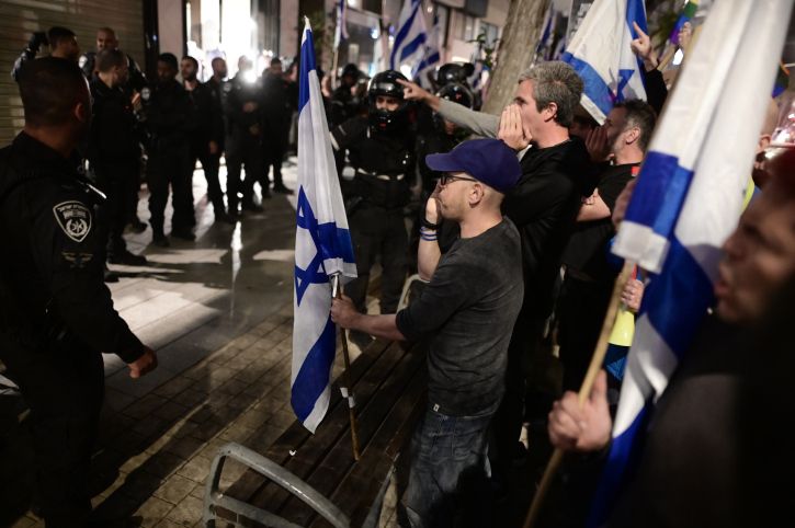 'Day Of Disruption': Sara Netanyahu Trapped In Hair Salon By Angry ...