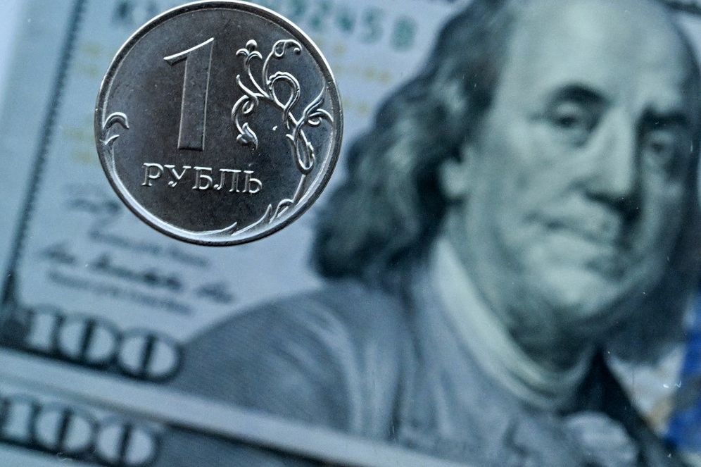Russian Ruble Crashes Against U.S. Dollar Reaching Lowest Rate In 17 ...