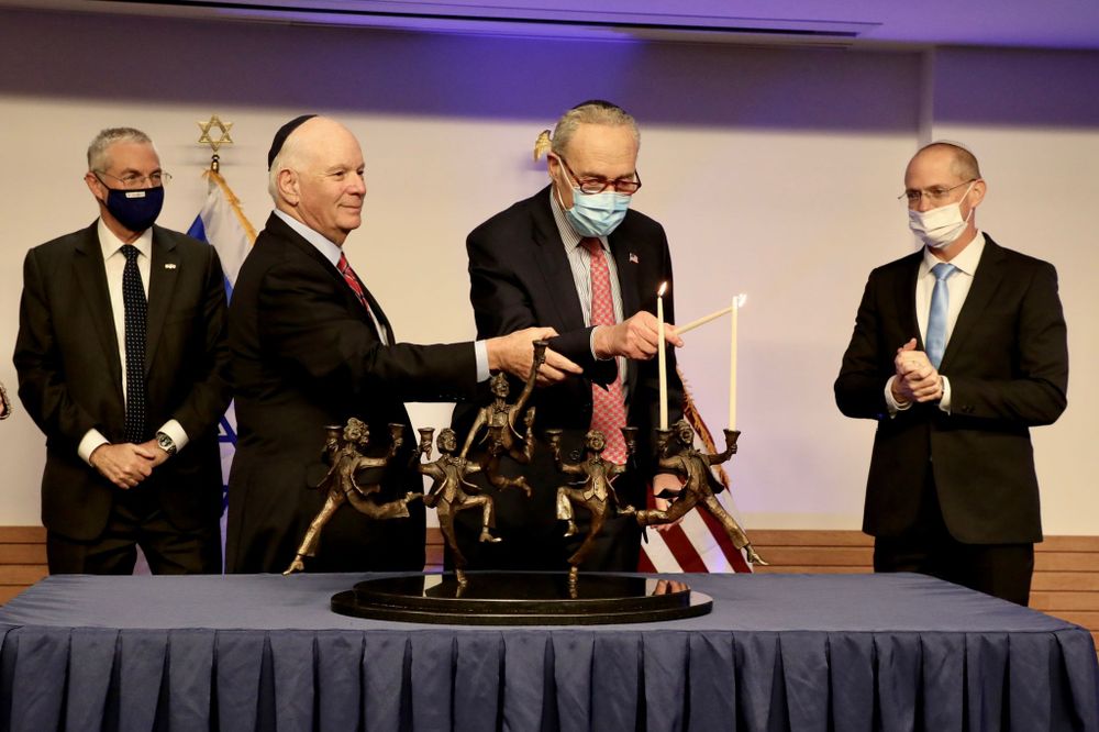 Schumer Joins New Israeli Ambassador For Menorah Lighting - i24NEWS