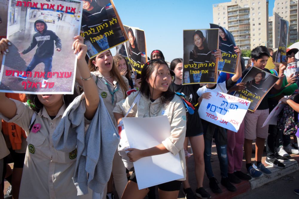 Israel: Scouts Join Protests Against Deportations Of Filipino Families ...