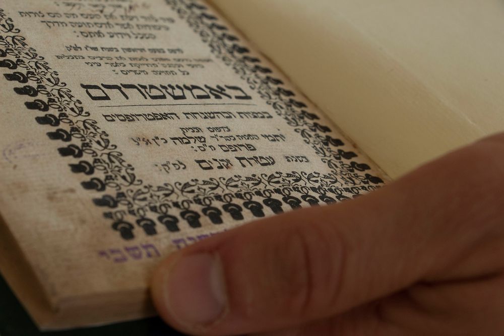 Israel's National Library To Catalog 35,000 Hebrew Books In Italy ...