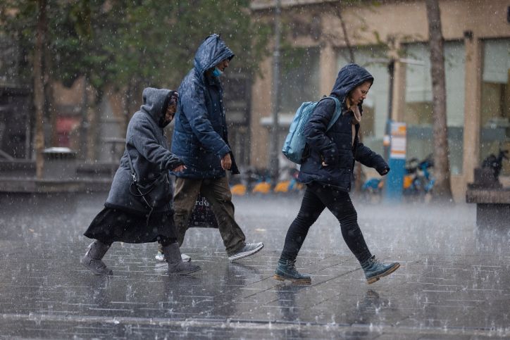 Israel Prepares For 'unseasonably Cold' Temperatures - i24NEWS
