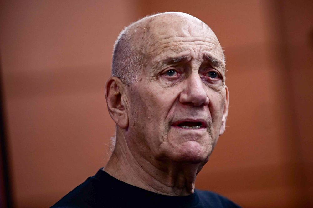 Ex-prime Minister Olmert: Israel's War In Gaza 'very Close To War Crime ...
