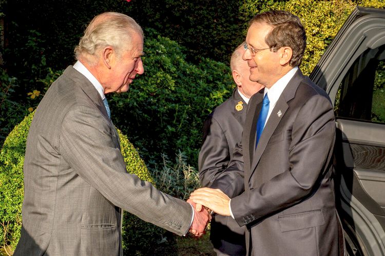 Judaism And The Crown: All The Jewish Details Of The Coronation Of King ...