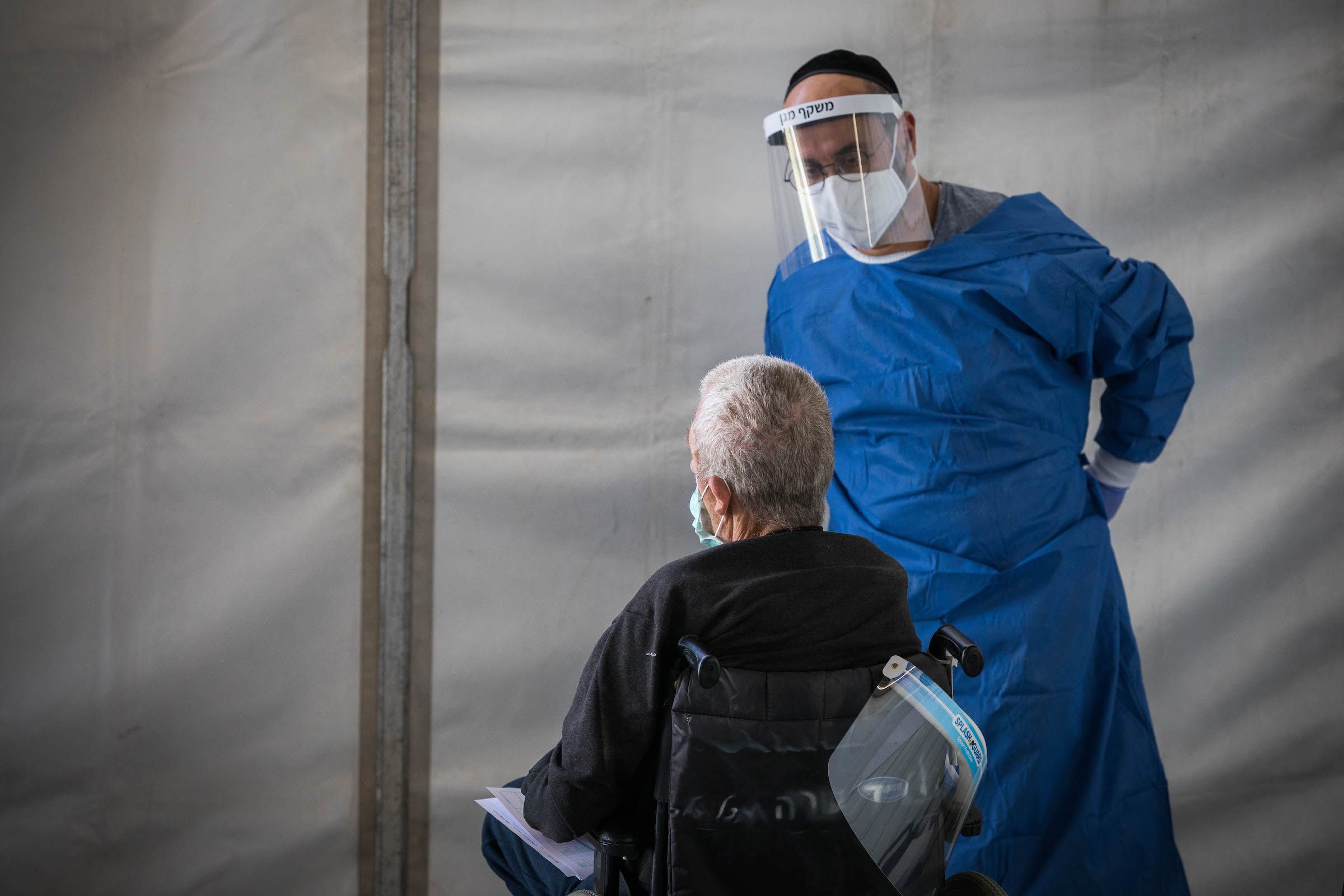 Israel: Coronavirus Patient Wakes Up After Nearly Month-long Coma - i24NEWS