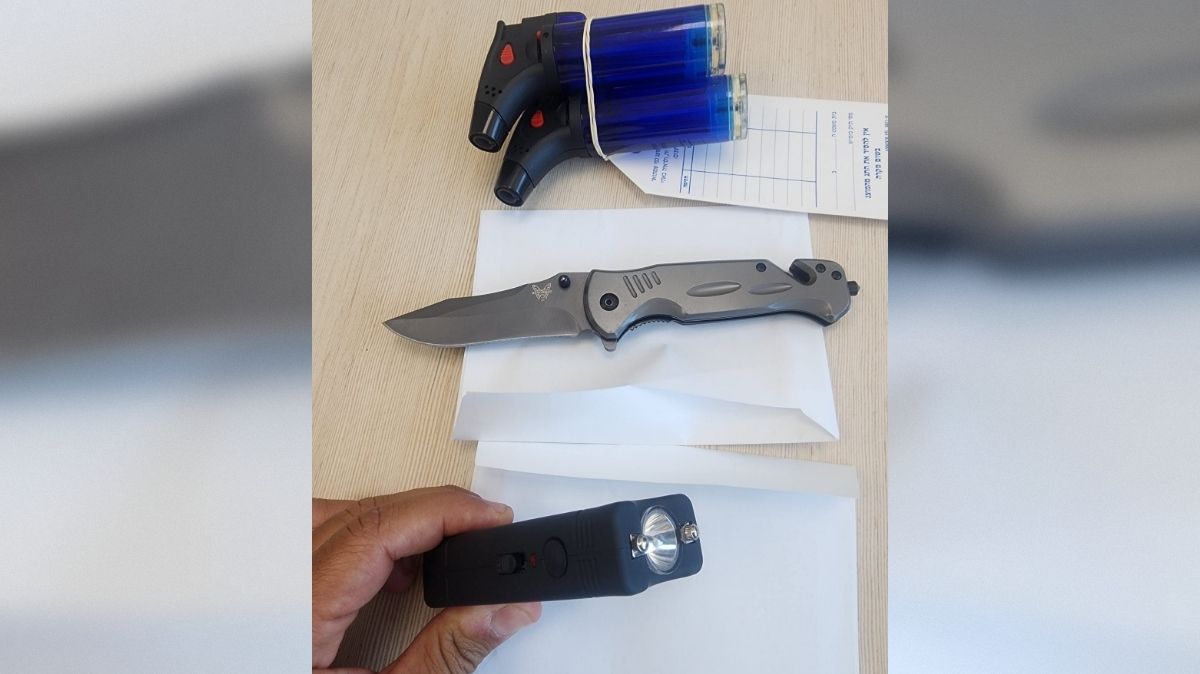 מכת מדינה: בן 12 נעצר בבית ספר בתל אביב עם סכין, שוקר חשמלי ומבערים ...