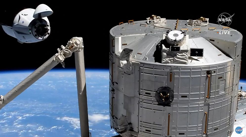 dragon spacecraft space station