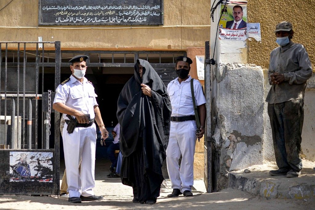 Egyptians Cast Their Votes In First Stage Of Parliamentary Elections ...