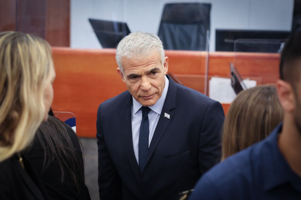 Israël : Lapid Témoigne Dans Un Des Procès Pour Corruption De ...