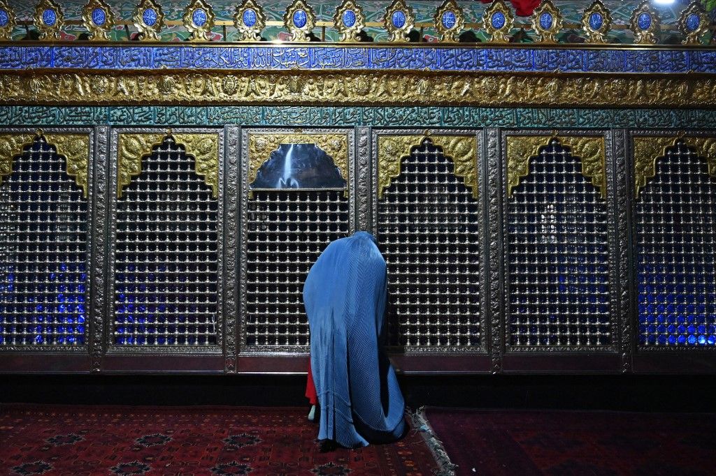 Taliban Order Afghan Women To Wear All-covering Burqa - i24NEWS