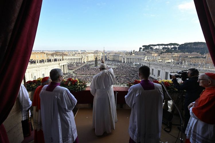 Vatican Approves Blessings For Same-sex Couples With Limits - i24NEWS