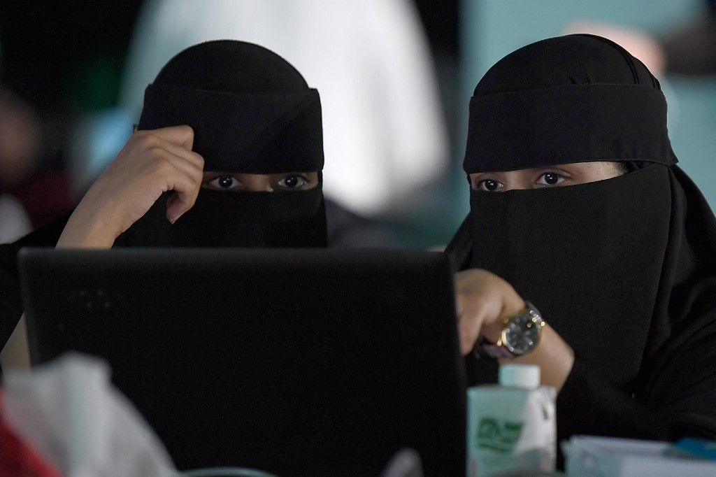 Saudi Arabia Opens First All-female Apple Developer Academy - i24NEWS