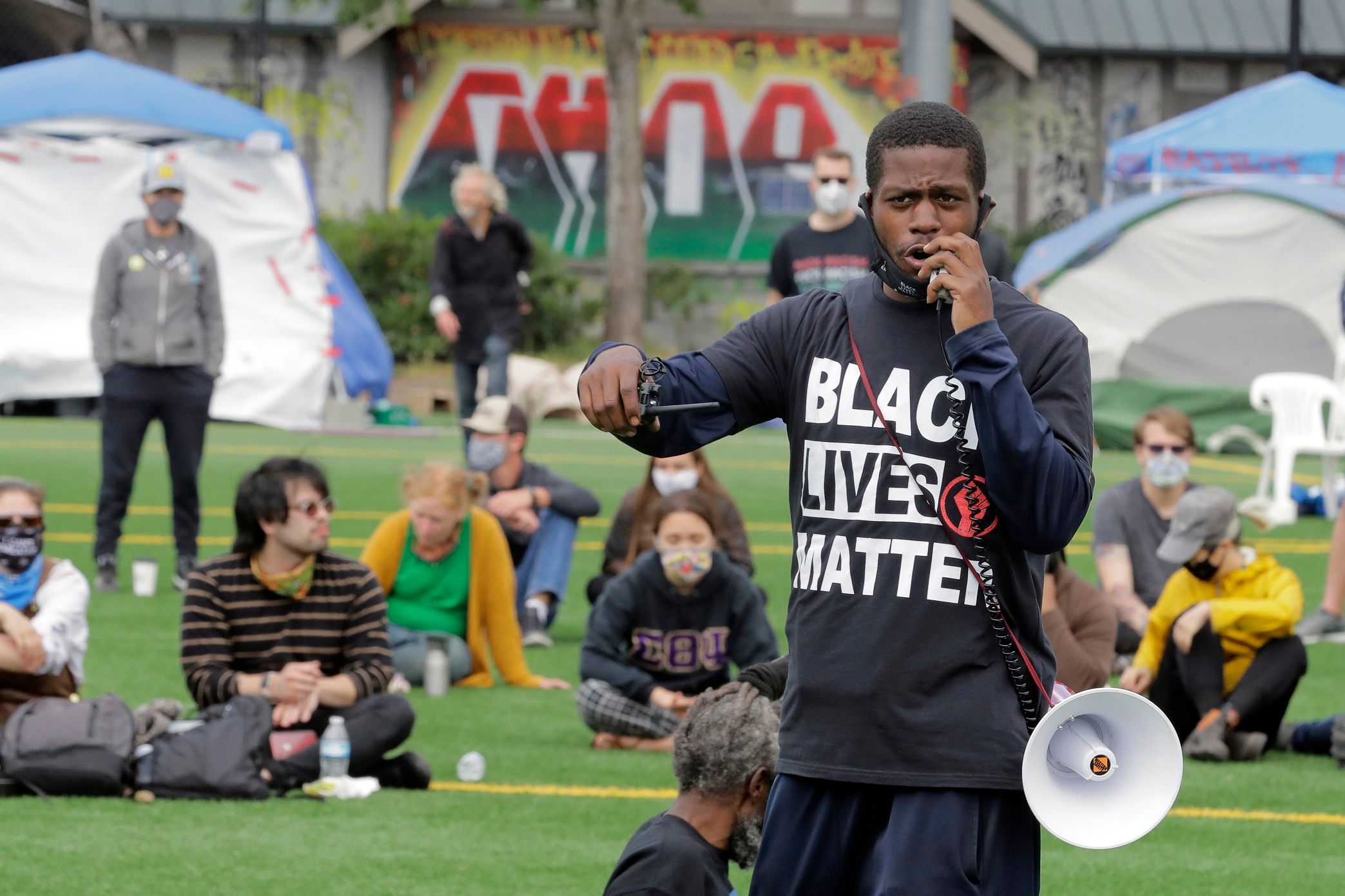 US: 'Violent Crowd' Prevents Police From Entering Homicide Scene In ...