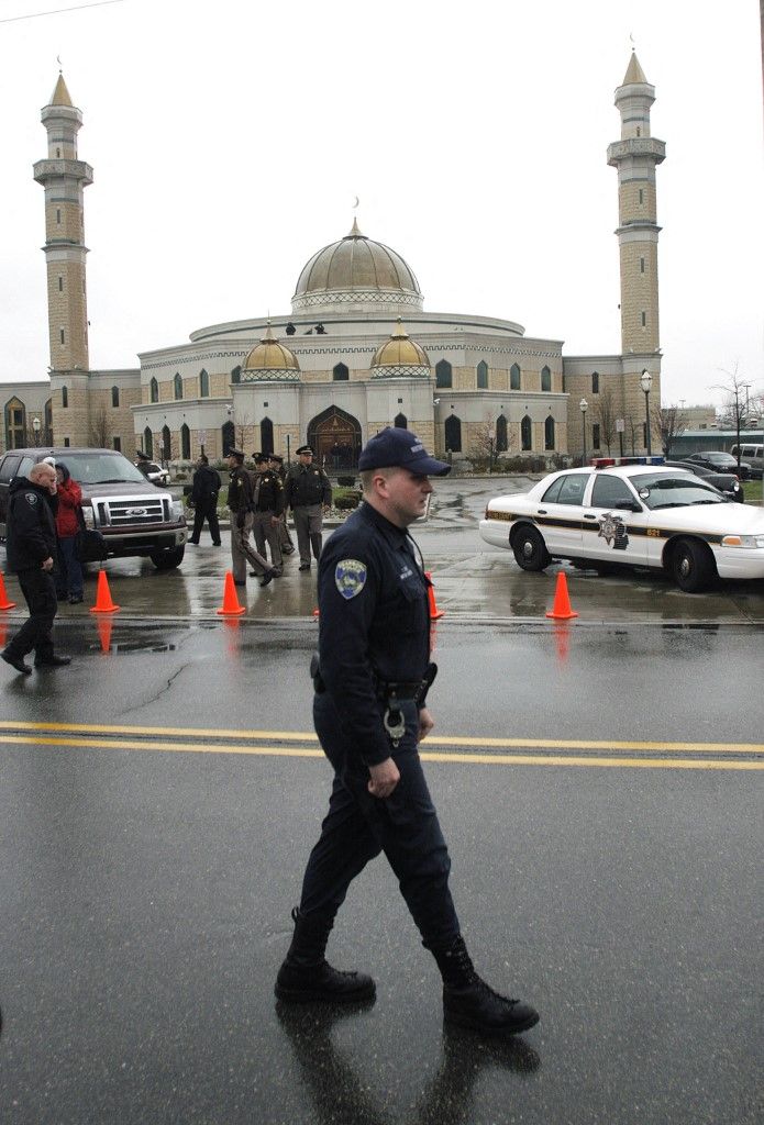 US: Police Kill Gunman Outside Michigan Mosque - i24NEWS