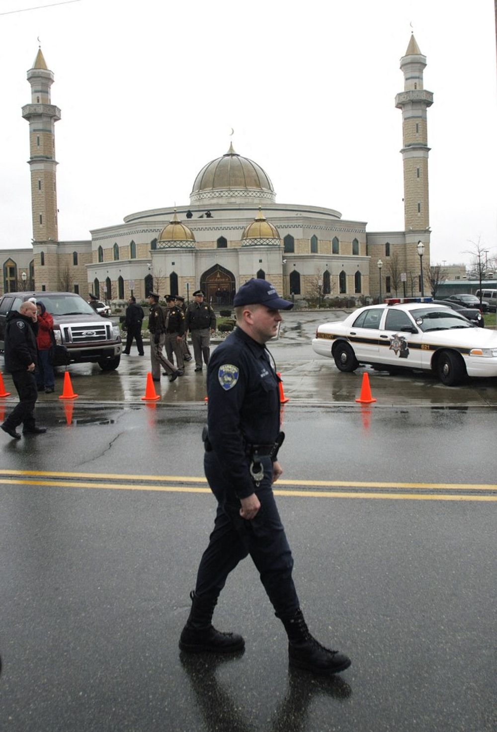 US: Police Kill Gunman Outside Michigan Mosque - i24NEWS